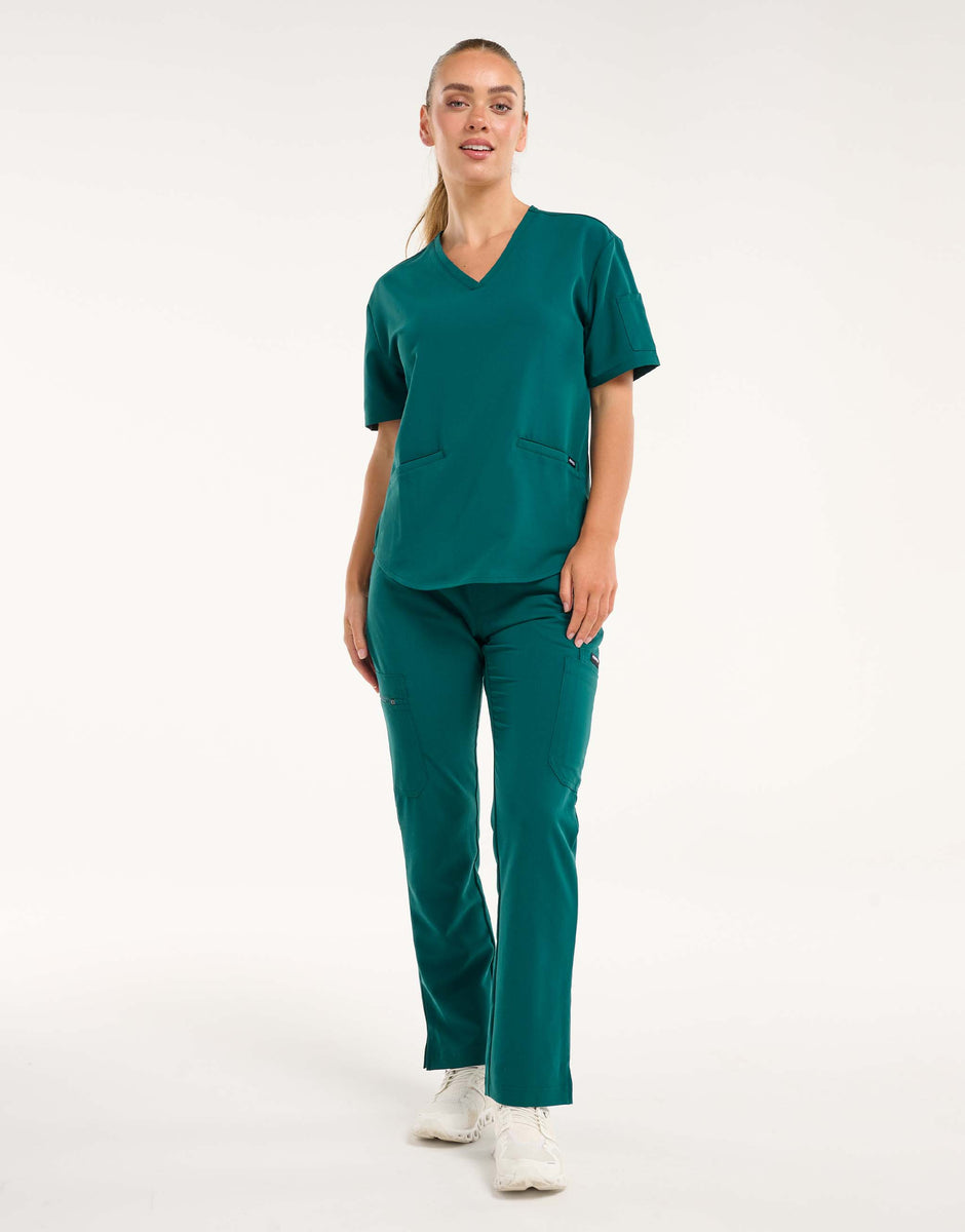 Essential Everyday Green V Neck Scrub Top – Airmed Scrubs