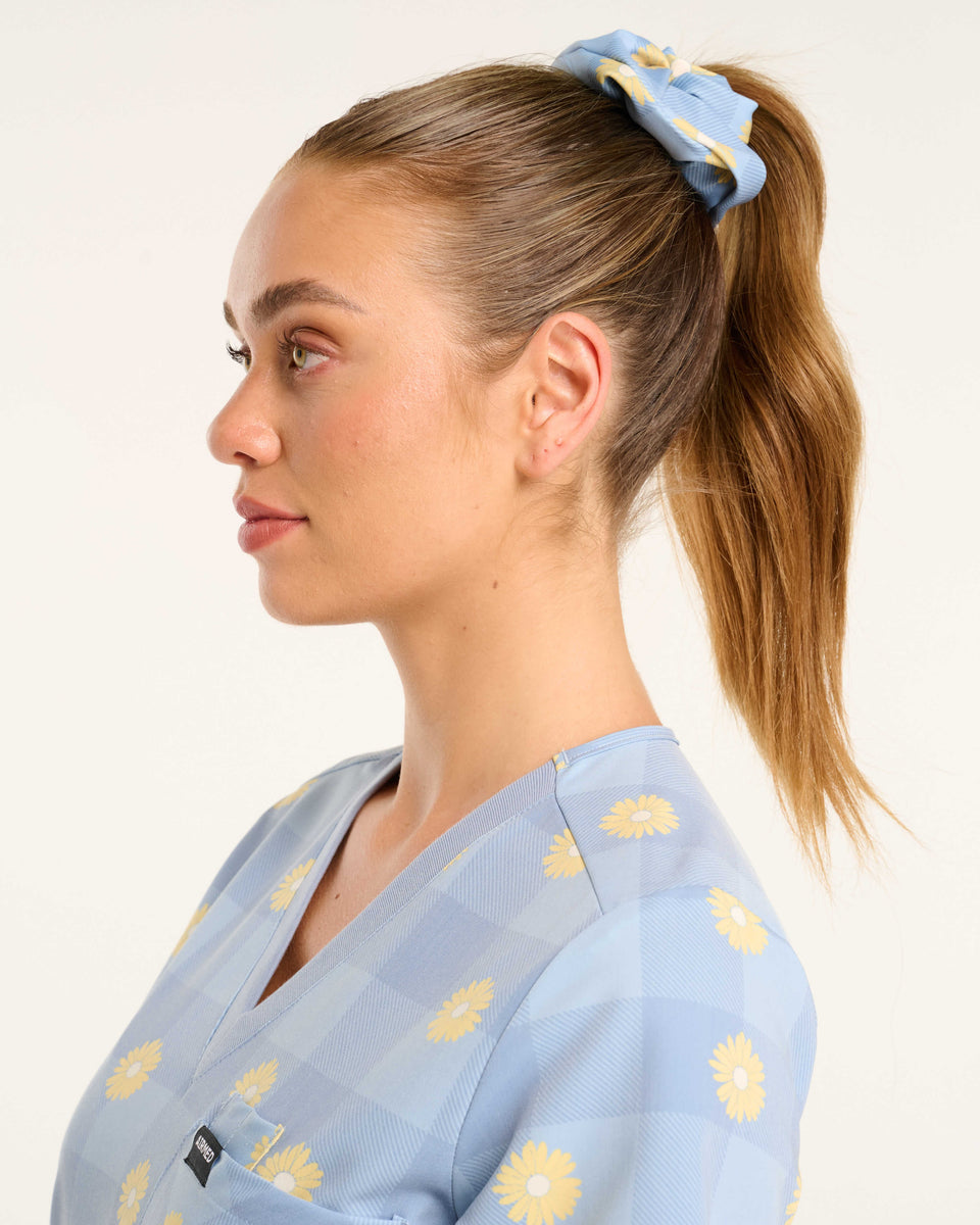 Gingham Floral Scrub Scrunchie – Airmed Scrubs